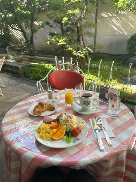 어느 책에서 ‘교토의 아침은 이노다 커피의 향기로 시작한다 라는 문구를 본 적 있다 교토에 아침을 여는 킷사텐이 몇군데 있긴 하지만 진한 이노다 커피 맛이 그