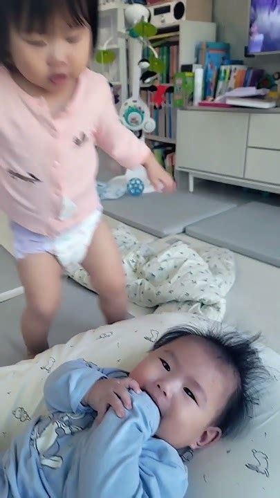 셋째딸 과 넷째아들 의 케미~~~♡♡♡ 귀여움 사랑 육아 육아일상 귀여운 놀이 셋째 넷째 아들 신생아 딸바보사랑 Youtube