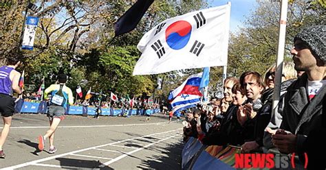 뉴욕시티마라톤 휘날리는 태극기