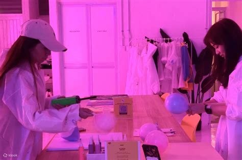 Neon Balloon Splatter Art Workshop By Art Pop Klook