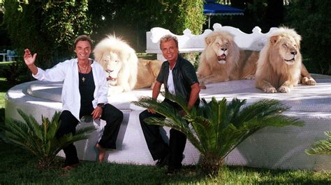 Siegfried And Roys Las Vegas Mansion Jungle Palace Sells For 3