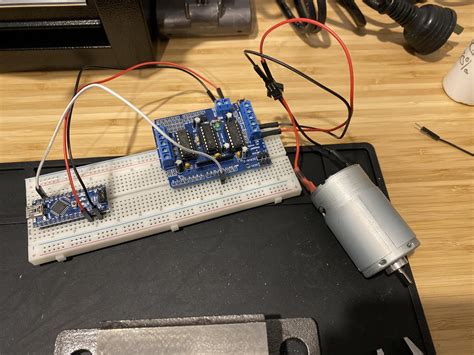 can t make adafruit motor shield work arduino