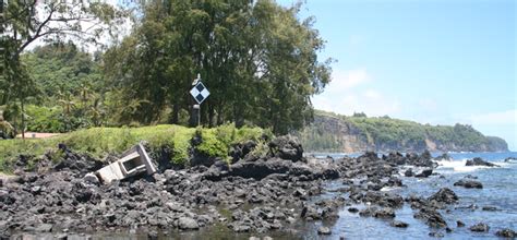 Minor Light Of Hawaii Laupahoehoe Point Lighthouse Hawaii At