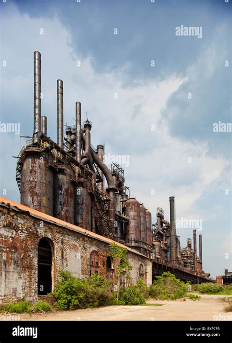 Usa Pennsylvania Bethlehem Abandoned And Rusting Remains Of Blast