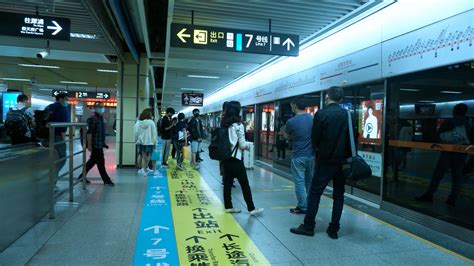 人群步行在购物中心人流拥挤1080视频特效素材 千库网