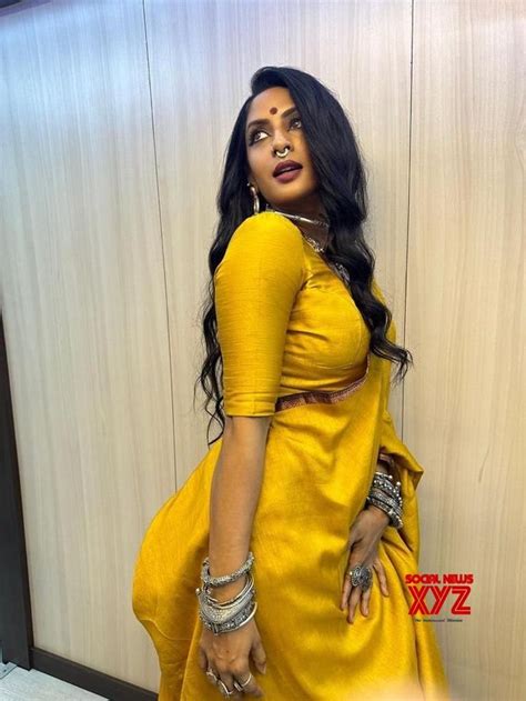 Salaar Actress Sriya Reddy Latest Glam Stills Social News Xyz In 2024 Fashionable Saree