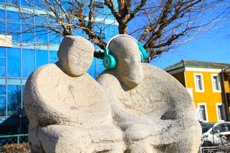 Хөшөө дурсгалууд чихэвч зүүжээ News Mn