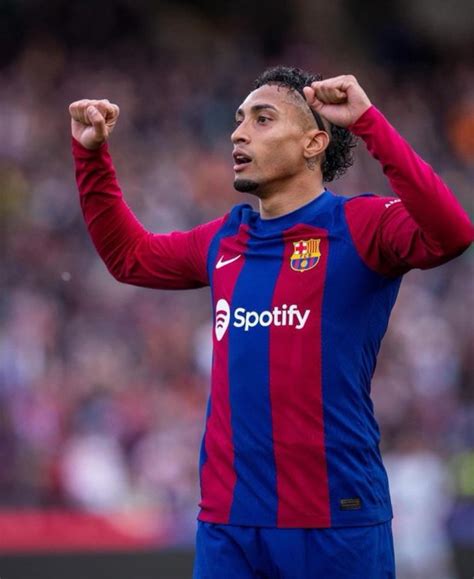 100 مليون يورو عرض ضخم من الهلال لضم مهاجم برشلونة رافينها
