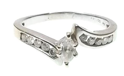 Lot 14k White Gold And Diamond Ring Size 75