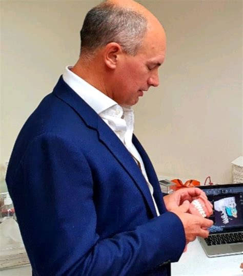 Mr Jonathan Collier Consultant Oral And Craniomaxillofacial Surgeon In The… Jonathan Marc Collier