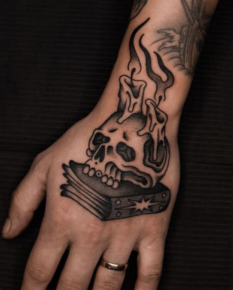 Skull Book Candle Tattoo Tattoo Old School Skull Skull Trad Tattoo