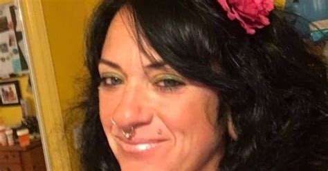Žena Která Si Sedla Na Svého Přítele A Vyžadovala Orální Sex Se Po 10