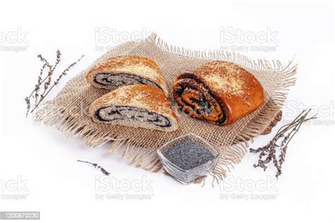카탈로그 를 촬영합니다 흰색 배경에 베이커리 제품 빵 바게트 달콤한 만두 파이 격리 갈색에 대한 스톡 사진 및 기타 이미지 Istock