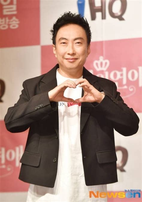 박명수 “호텔 결혼식 식대 10만원 1명값 내고 3명 먹으면 욕 먹어”라디오쇼 손에 잡히는 뉴스 눈에 보이는 뉴스 뉴스엔