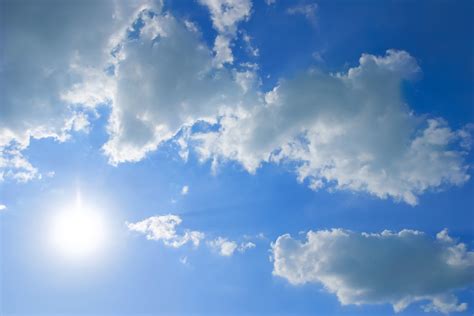 空の画像素材 太陽と雲 Priga