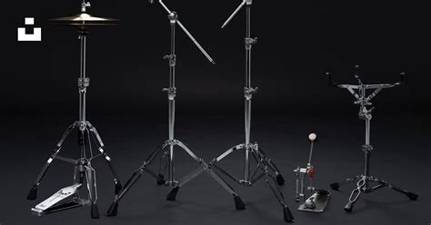 검은색 배경에 있는 드럼과 드럼 스틱 세트 사진 Unsplash의 무료 가구 이미지