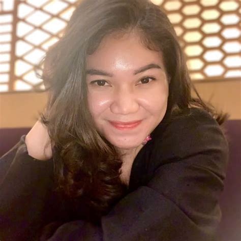 Oliviaard On Threads