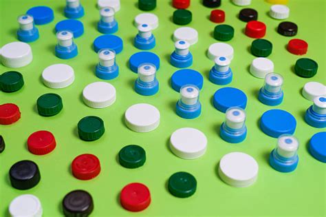 많은 다른 유형 사용 하거나 새로운 배터리 충전식 누 산 기 컬러 배경에 알카라인 배터리 0명에 대한 스톡 사진 및 기타 이미지 Istock