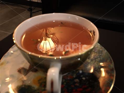 조명 찻잔 컵 감성 빛 사진 이미지 일러스트 캘리그라피 Aprilgoni작가