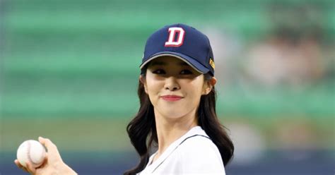 포토 박연경 아나운서 시구 갑니다
