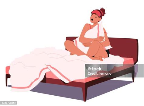 지치고 배수된 여자 캐릭터 침대에 앉아 그녀의 얼굴에 새겨진 지친 그림자 벡터 일러스트 레이 션 여성에 대한 스톡 벡터 아트 및 기타 이미지 Istock