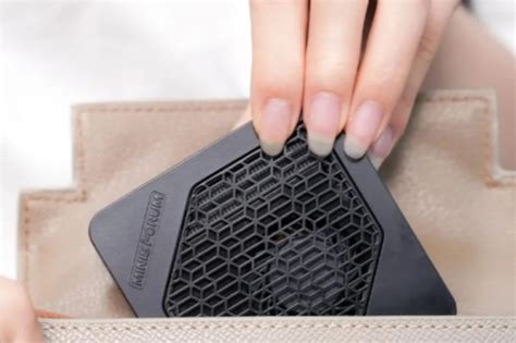 Pc Mini Minisforum Em Dengan Desain Ringkas Dan Berukuran Saku Dan Apu Amd Ryzen U