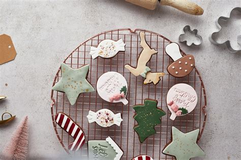 테이블에 진저 브레드 하우스 사진 Unsplash의 크리스마스 이미지