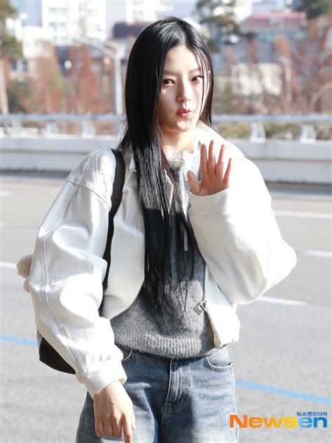 키스오브라이프 하늘 새초롬한 귀욤[포토엔hd]