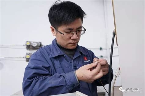 讲述 从一介书生到省高级技师，两位新钢导师成为他的人生灯塔