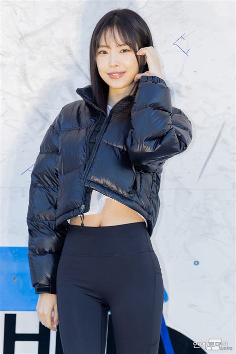 노스페이스 행사 손나은 레깅스 마이너갤 윤아저장소 KGIRLS NET