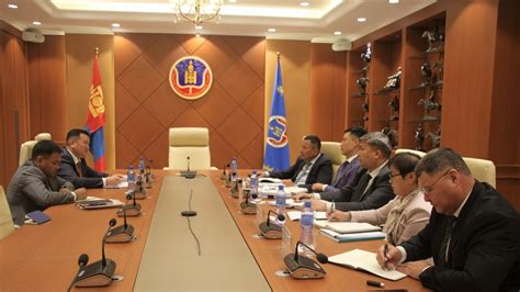 Хууль зүйн байнгын хорооны дарга Л Мөнхбаатар Авлигатай тэмцэх газарт ажиллалаа