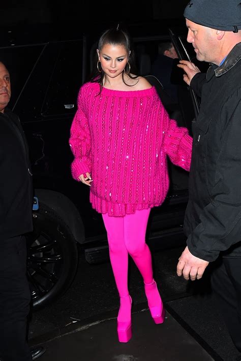 Selena Gomez Looks Sexy In Pink Pantyhose Photos Fappeningtime