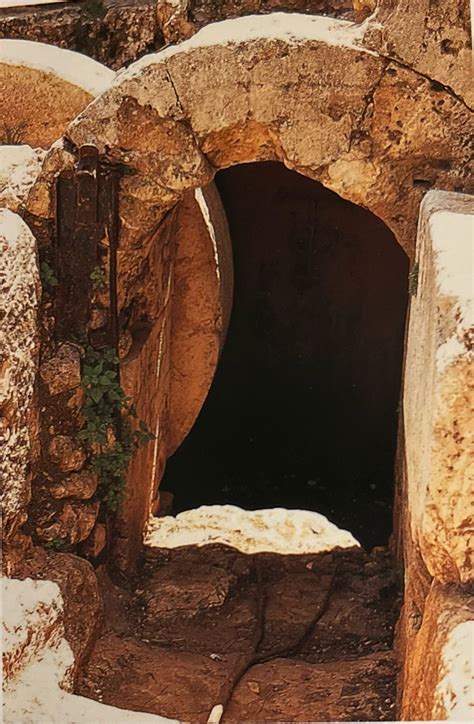 Jesus And The Borrowed Tomb — God Reaching Out To Man