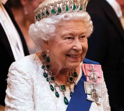 La Vida De La Reina Isabel Ii En Imágenes