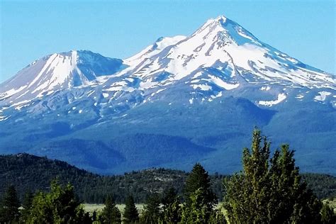 Secrets Lurking In Californias Mount Shasta Touristsecrets
