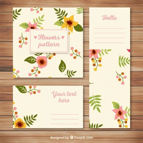 Papelería Con Estampado Floral Vector Gratis