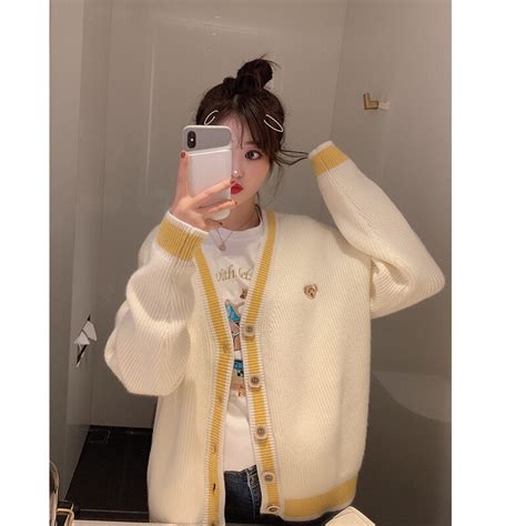 Yiyi Shop เสื้อคลุมคาร์ดิแกน เสื้อกันหนาวผู้หญิง ปักภาษาอังกฤษ Oversize เนื้อผ้าหนานิ่ม อย่างดี