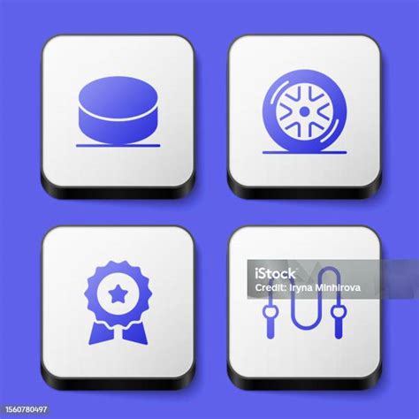 하키 퍽 자동차 바퀴 별과 줄넘기 아이콘이 있는 메달을 설정합니다 흰색 사각형 버튼입니다 벡터 3위에 대한 스톡 벡터 아트 및 기타 이미지 Istock