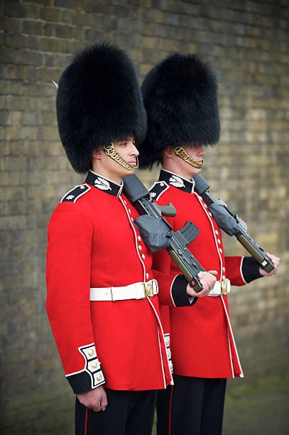 250 Grenadier Garde Royale Anglaise Photos Taleaux Et Images Libre De