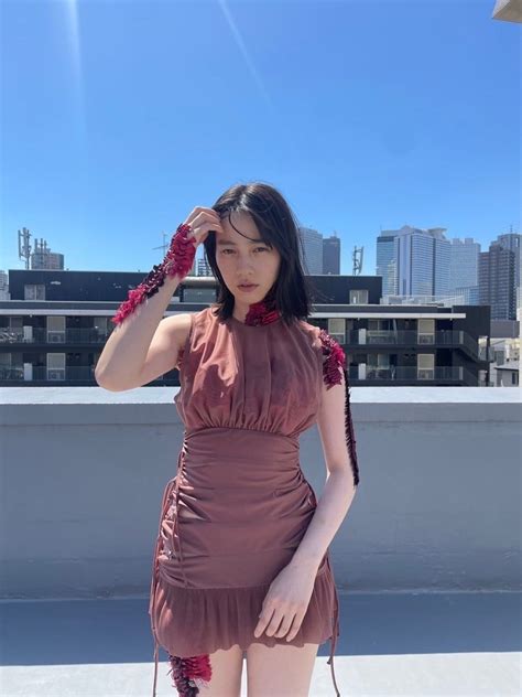 のん、超ミニ丈の“美太もも”大胆露出カットにファン歓喜！「完全に美の女神」 画像一覧（24） The First Times