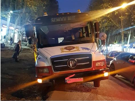 წერეთლის გამზირზე თხრილში სასკოლო ავტობუსი ჩავარდა Kalaki Ge