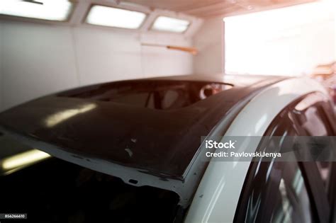 자동차 수리 공 화가 보호 작업복 및 그림 차체 페인트 실에서 인공 호흡기 0명에 대한 스톡 사진 및 기타 이미지 0명 레스타우라도레스 광장 사진 이미지 Istock