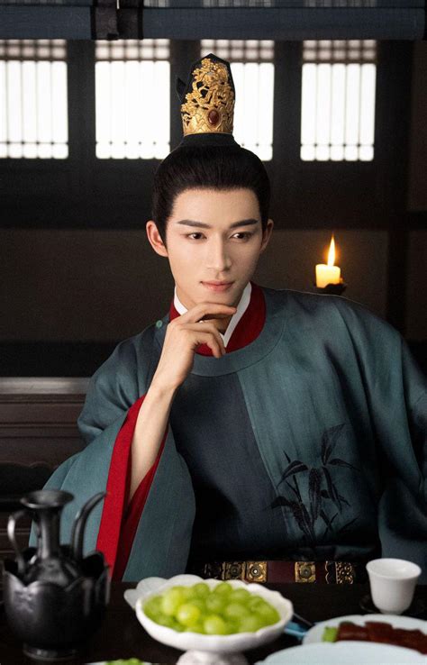 剛紅就塌房？ 王星越被爆「買情趣內衣、坐女星大腿炒cp」等黑料… 娛樂即時 娛樂 世界新聞網