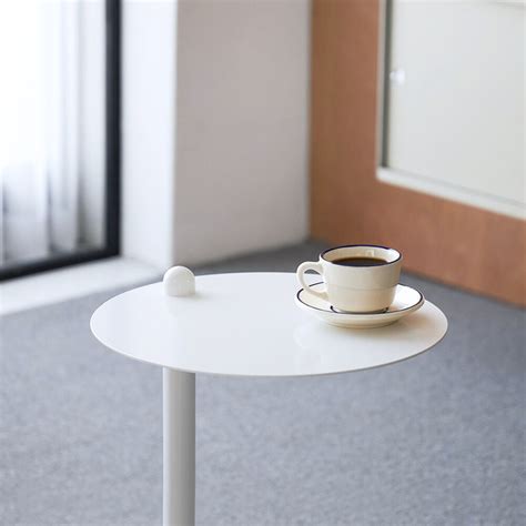 폼 사이드 테이블 화이트 감도 깊은 취향 셀렉트샵 29cm