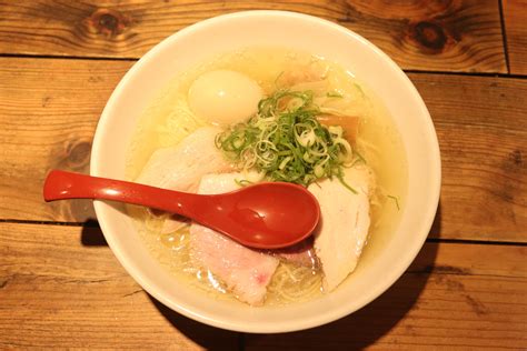 新宿鶏出汁香る軍鶏塩スープが身体に染み渡る麺屋 翔 本店ふた旅