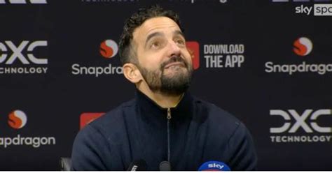 클럽의 몰락 팬들의 눈물 천장에 물 새고 쥐떼 들끓는 맨유 꿈의 구장