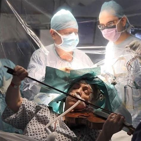 아주 약혐 뇌수술 도중 악기를 연주하는 환자들 역사카페 덕질