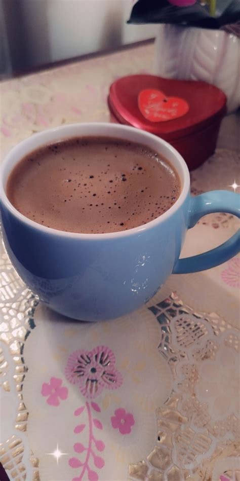 بالقلبِ مدينةٌ سمراءٌ ساحرةٌ تسكُنُها حباتُ البن ☕ وتحكمُها عيناك