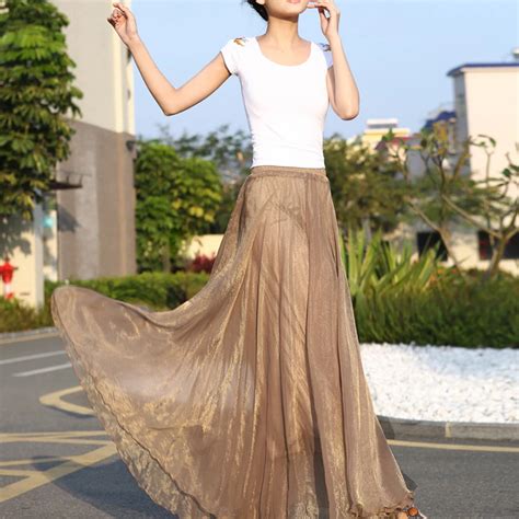 С чем носить длинную шелковую юбку 90 фото