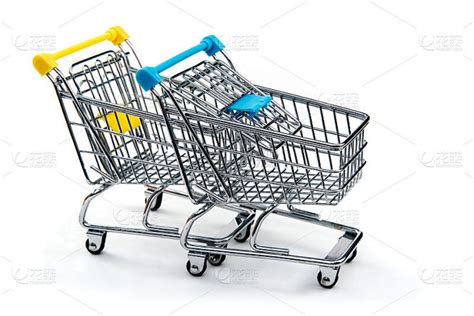 一个购物车孤立在白色包括剪切路径。